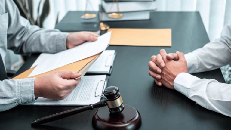 What Is a Litigator? And the Differences From a Lawyer - CaseFox