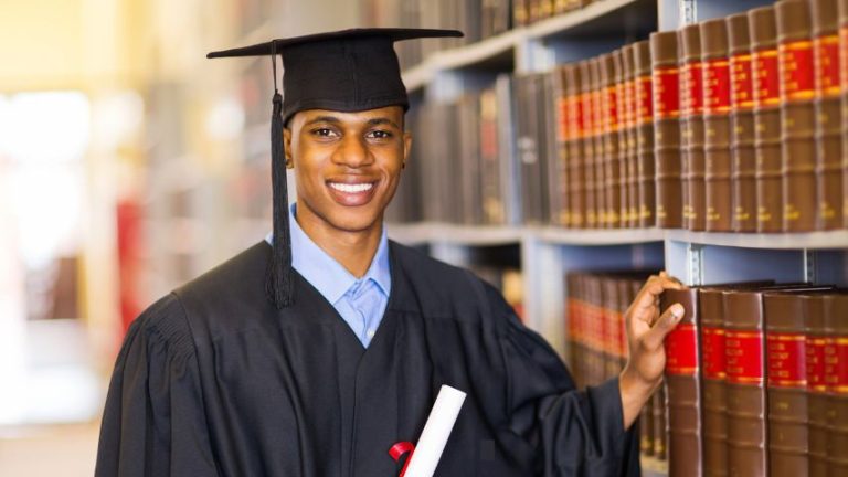 How to Become a Lawyer: A Detailed Step-by-Step Guide